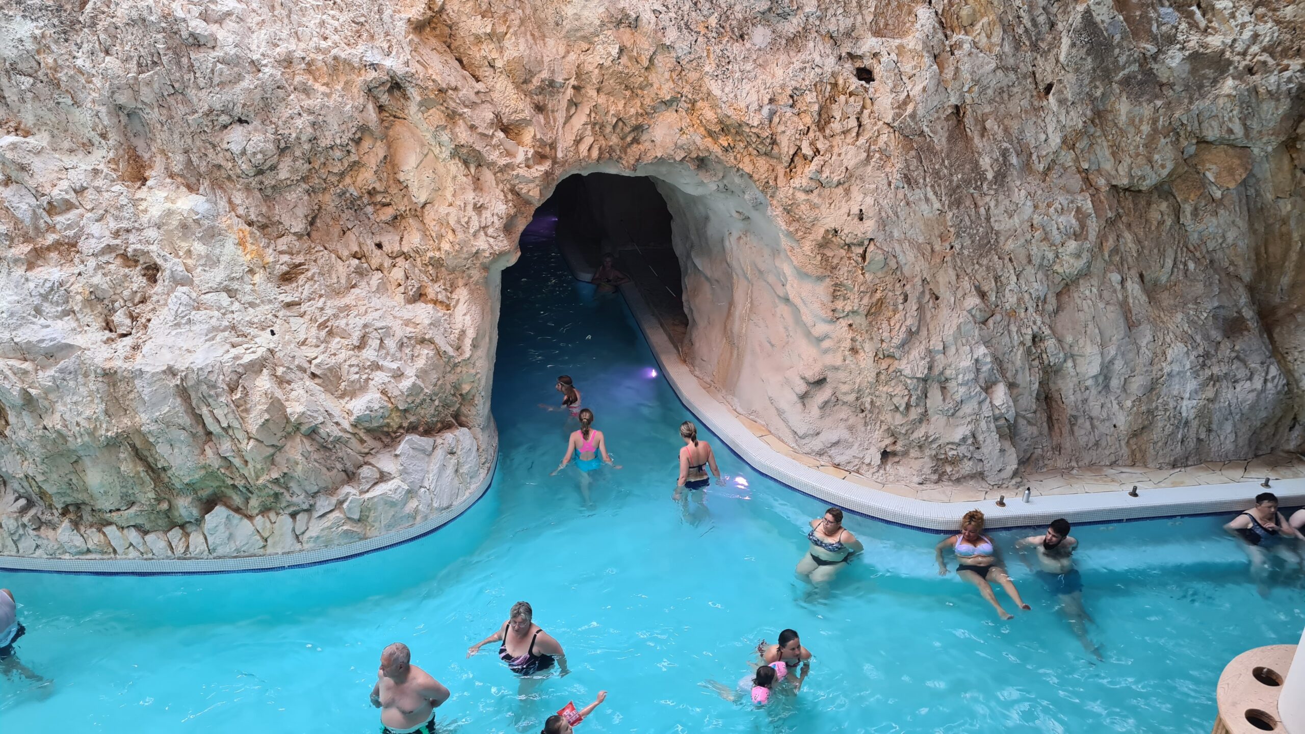 Miskolctapolca Cave Bath στη βορειοανατολική Ουγγαρία - taxidiaris.gr